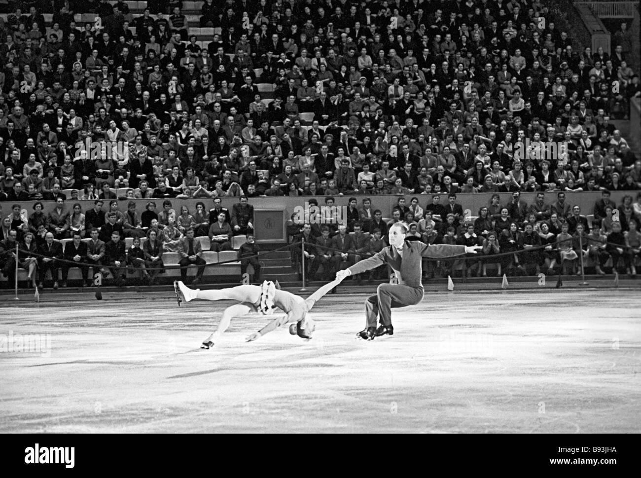 Soviet figure skaters Lyudmila Belousova and Oleg Protopopov performing ...