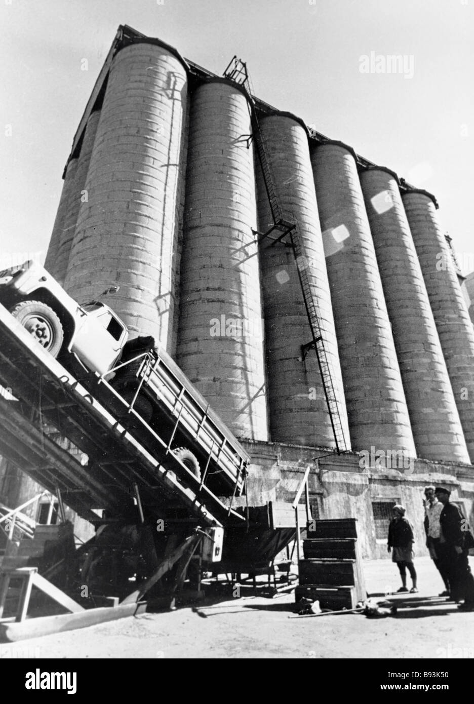 Gigant Giant state farm elevator Stock Photo - Alamy