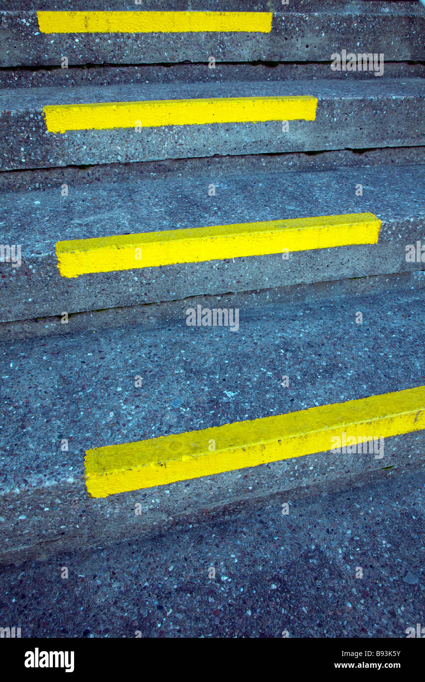 Yellow painted steps hi-res stock photography and images - Alamy