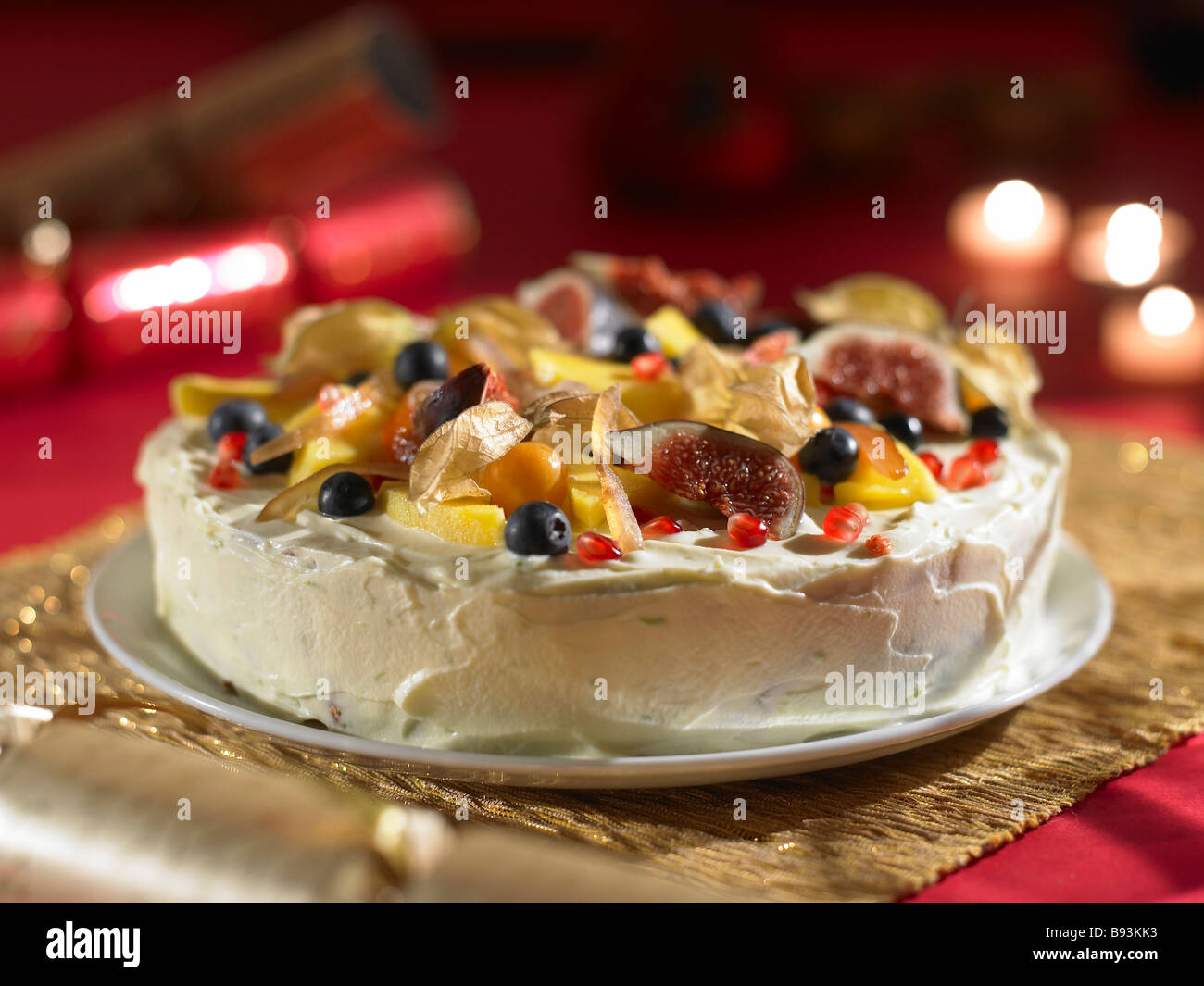 Slice of cake with icing fruit hi-res stock photography and images - Alamy