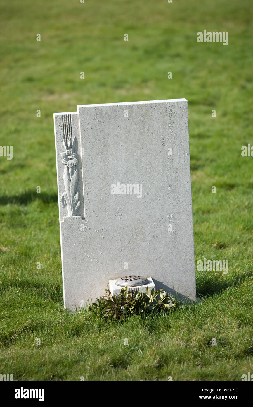 A blank grave headstone in a burial ground Stock Photo - Alamy