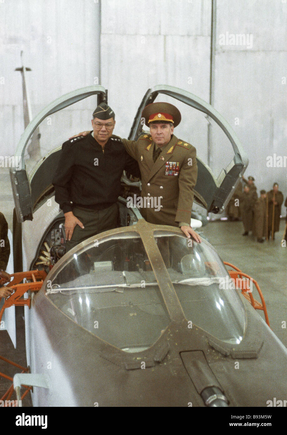 Chairman of U S Joint Chiefs of Staff Colin Powell left and Chief of ...