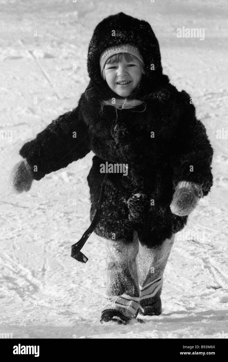 A little child on a walk in wintertime Stock Photo - Alamy