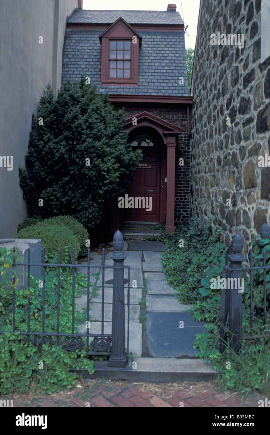 Edgar allen poe museum hi-res stock photography and images - Alamy