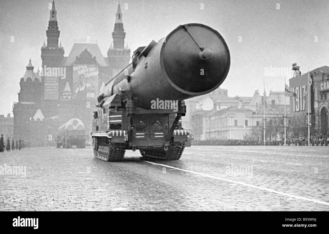 A strategic missile rolling through Red Square Stock Photo - Alamy