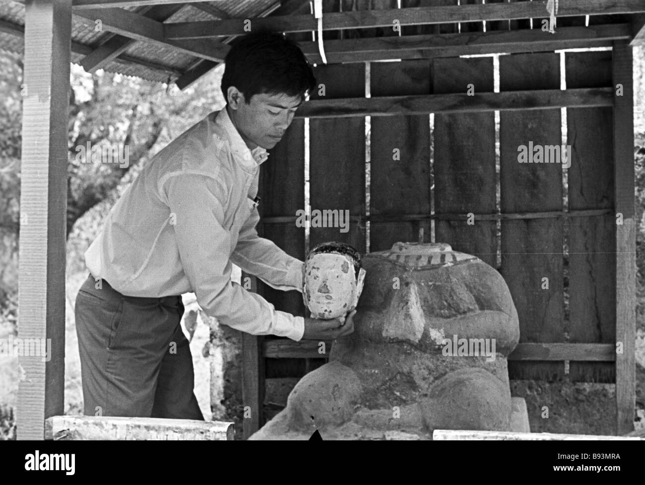 People of Phnom Penh restoring the statue of Lady Penh legendary city ...