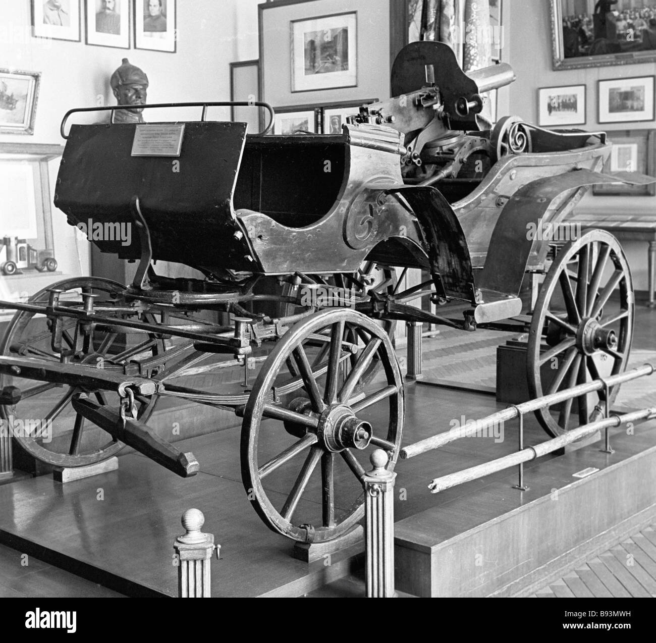 A machine gun cart in the Revolution Museum Stock Photo - Alamy