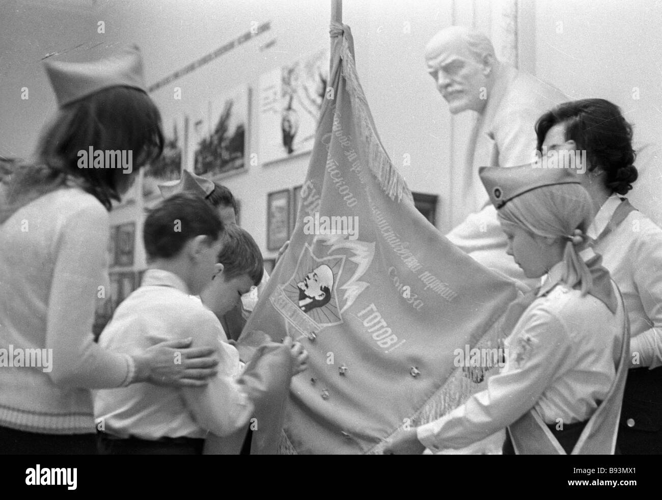 Octobrists pin their October stars to the banner at the pioneer ...