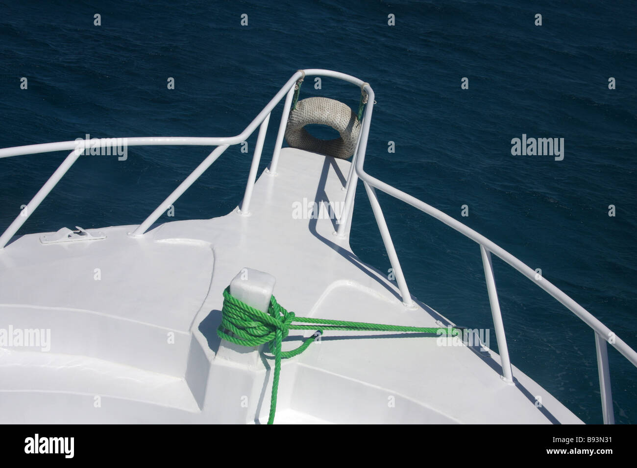 White prow hi-res stock photography and images - Alamy