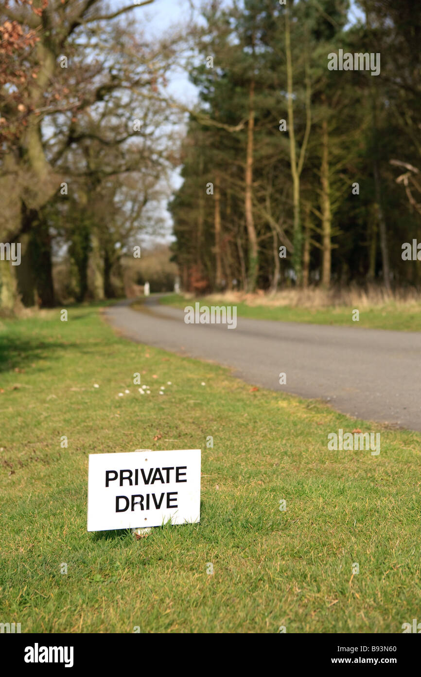 Private road no entry sign hi-res stock photography and images - Alamy