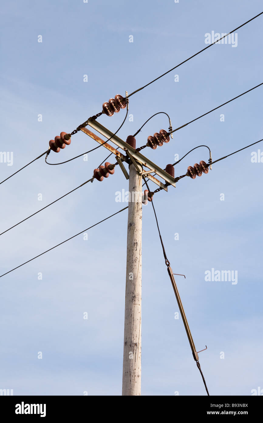 Three electricity supply wires hi-res stock photography and images - Alamy