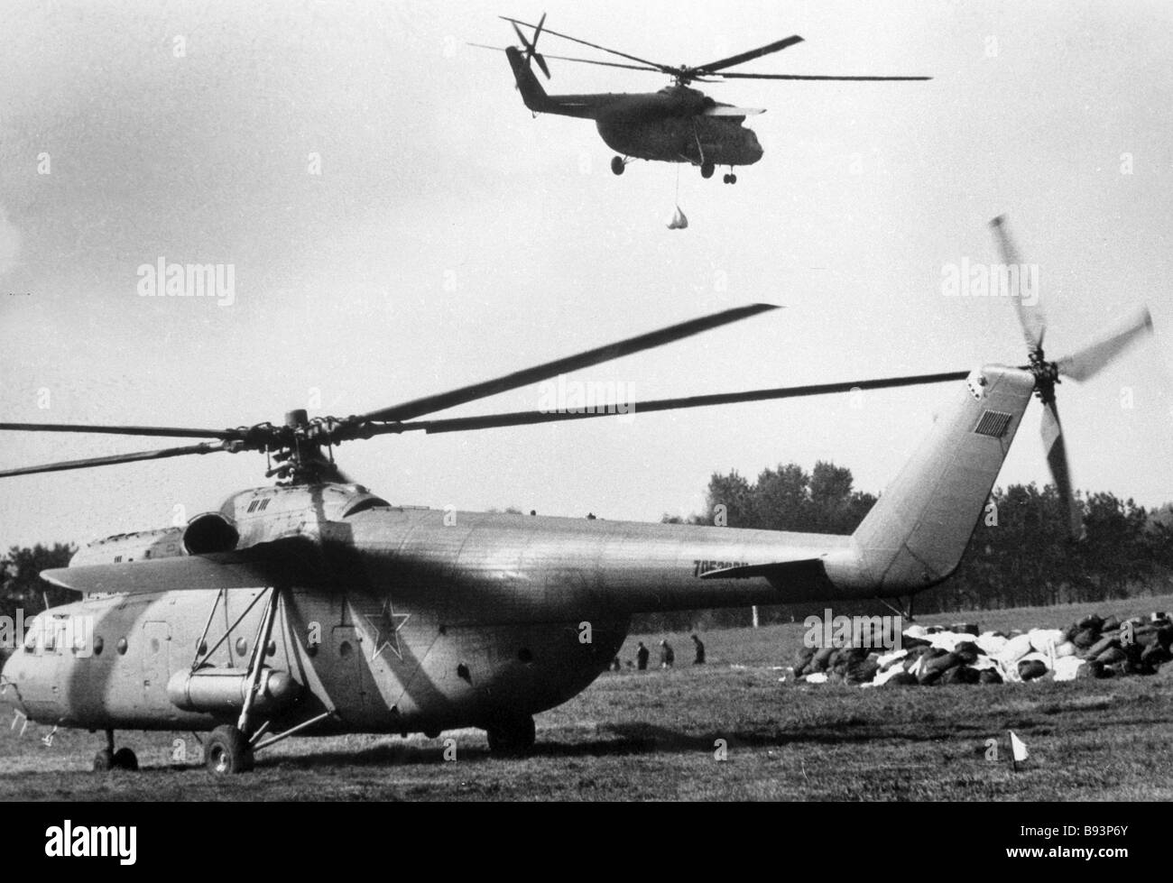 Mi 6 helicopters eliminating the consequences of the Chernobyl disaster ...