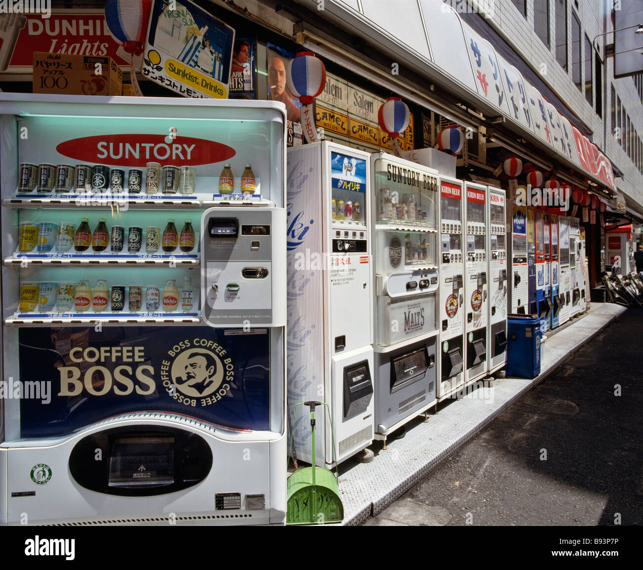 Coffee vending machines tokyo hi-res stock photography and images - Alamy