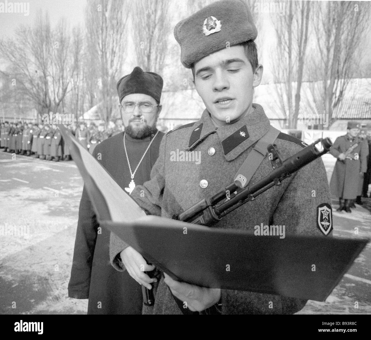 A pontoon and bridge brigade soldier of the Kiev military district ...