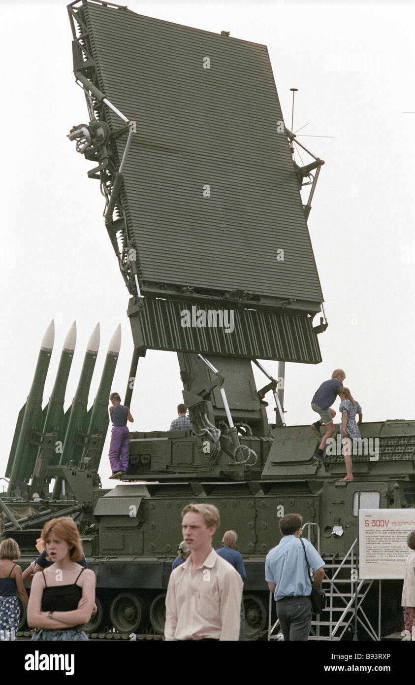 Radar station of Air Defense Force on display at Mosaeroshow 92 ...