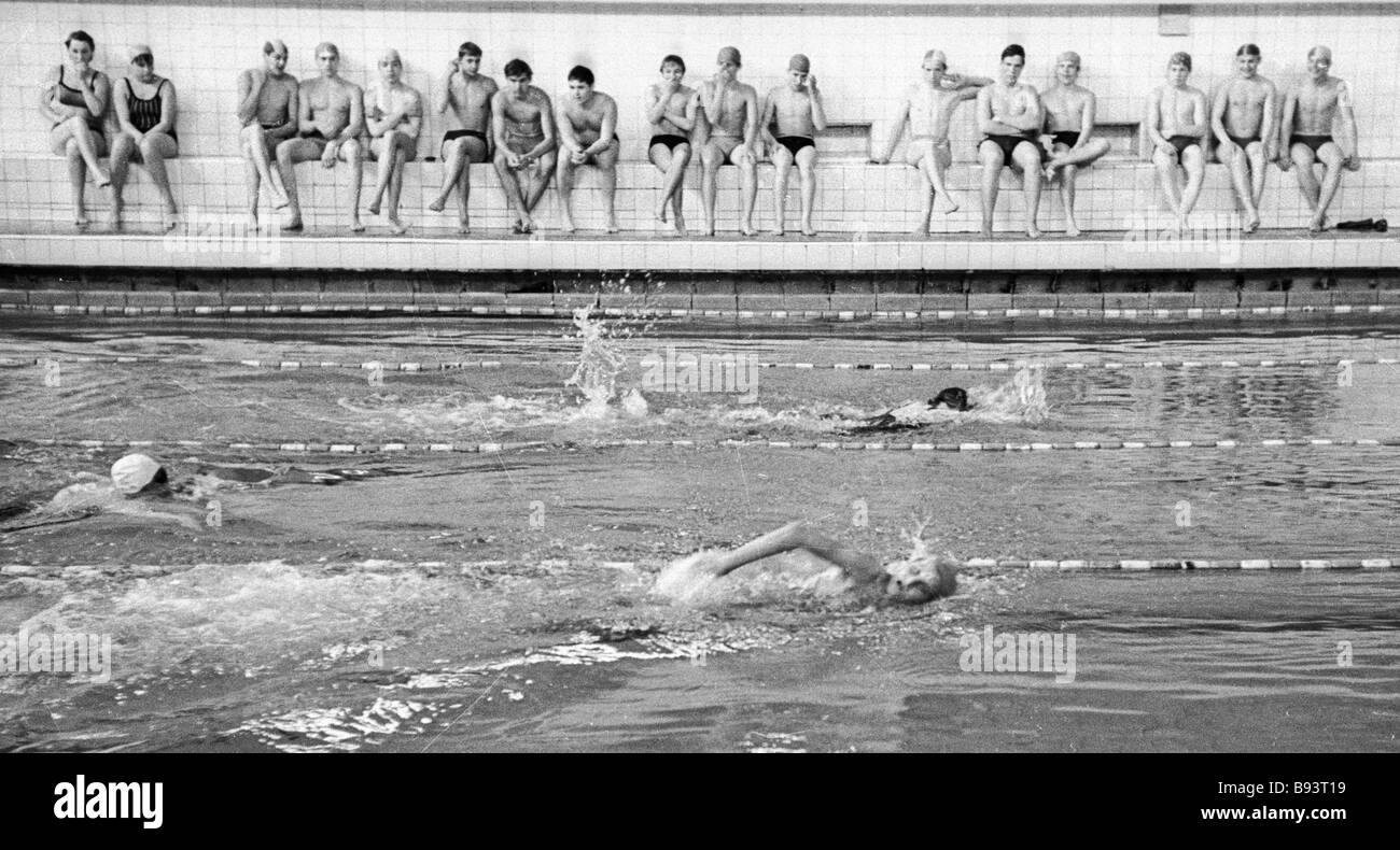 Young Sailors Club kids in a swimming pool Stock Photo - Alamy