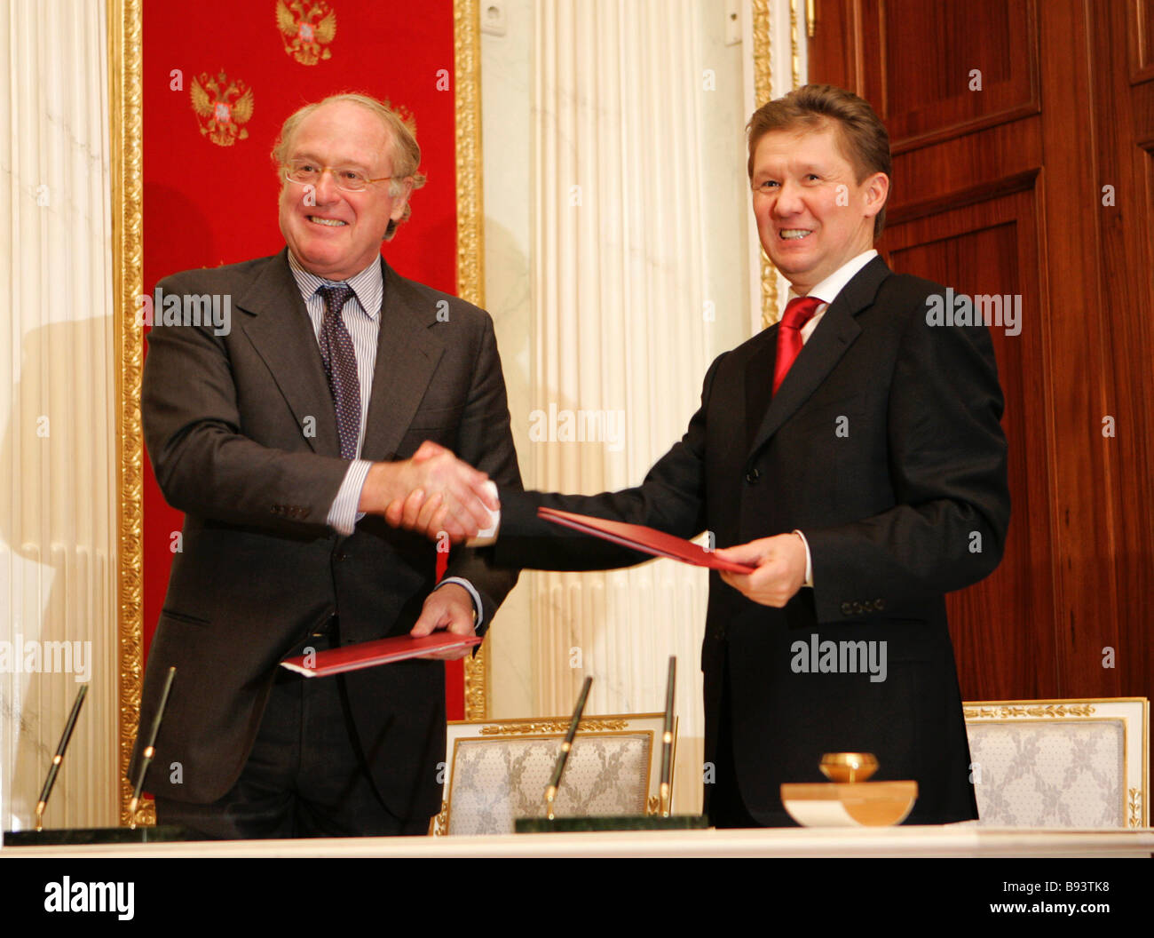 From left to right ENI CEO Paolo Scaroni and Gazprom chief Aleksei ...