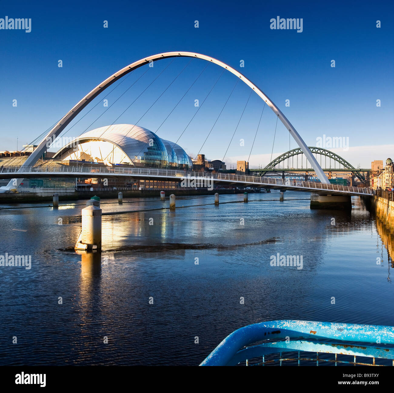 New tyne bridge hi-res stock photography and images - Alamy