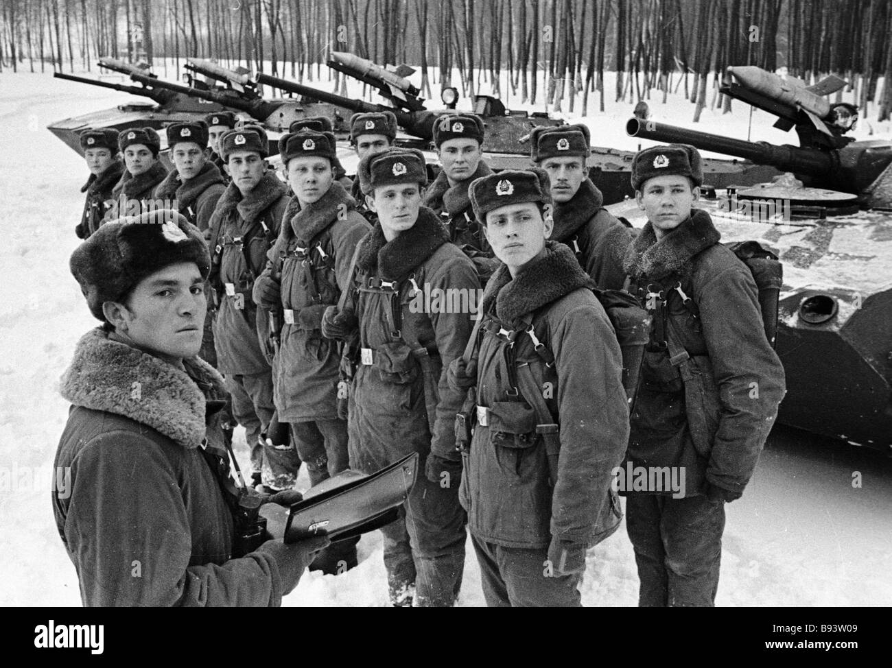 An airborne infantry platoon commander appoints a mission Stock Photo ...