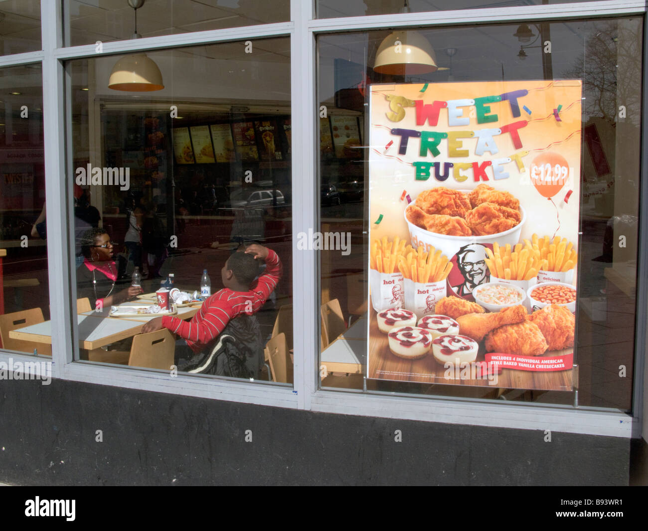Kfc uk chicken hi-res stock photography and images - Alamy