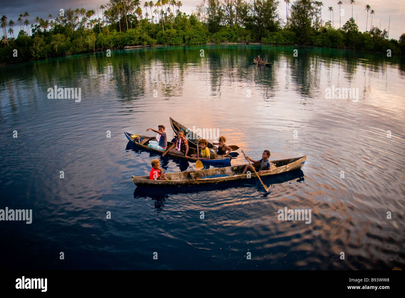 Solomon islands canoe hi-res stock photography and images - Alamy
