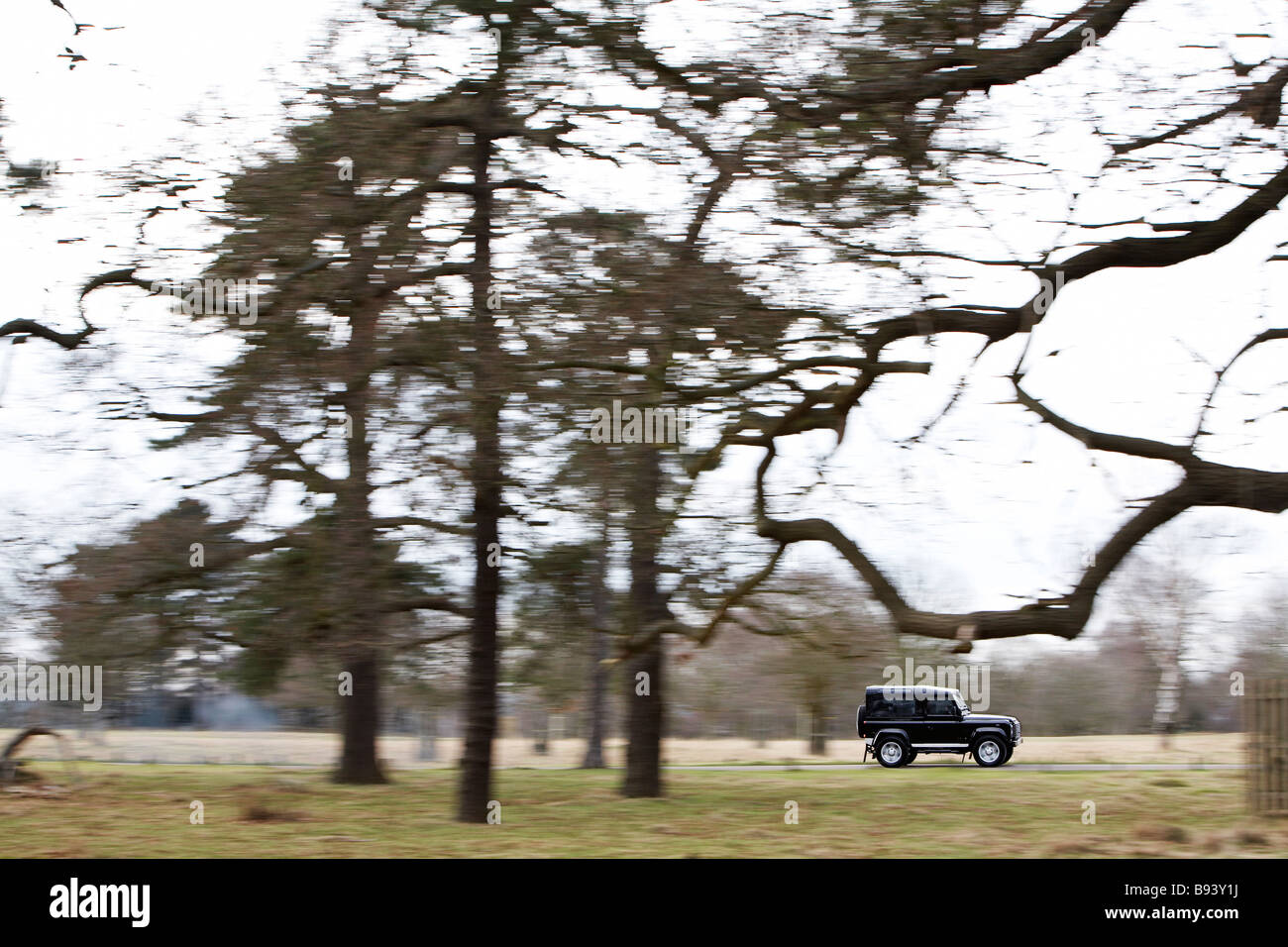 Land rover defender green hi-res stock photography and images - Alamy