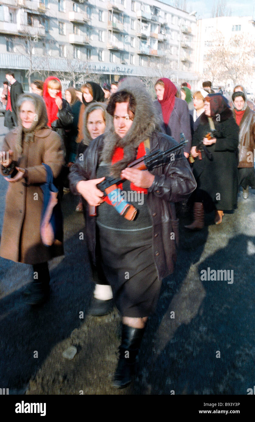 Women And Guns High Resolution Stock Photography and Images - Alamy