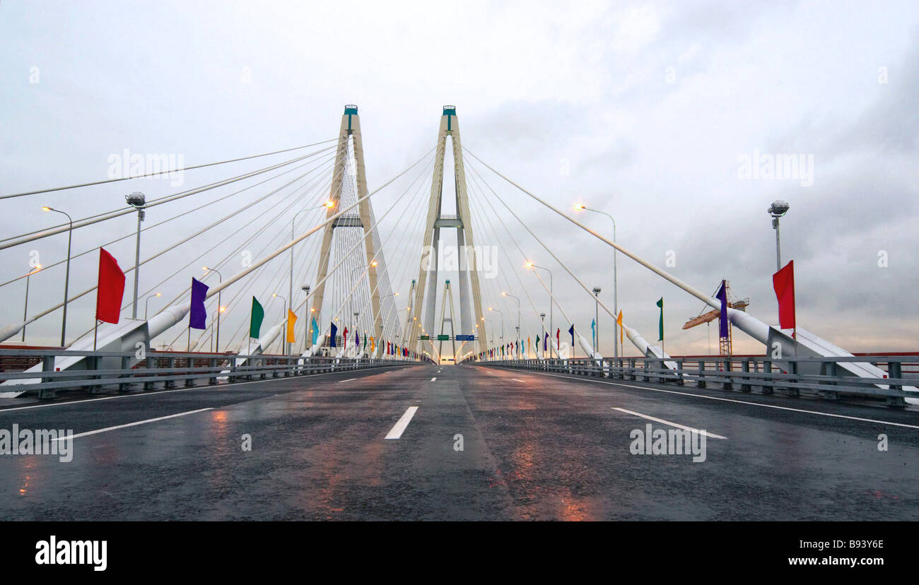 Opening of the Bolshoi Obukhovsky cable Bridge Stock Photo - Alamy