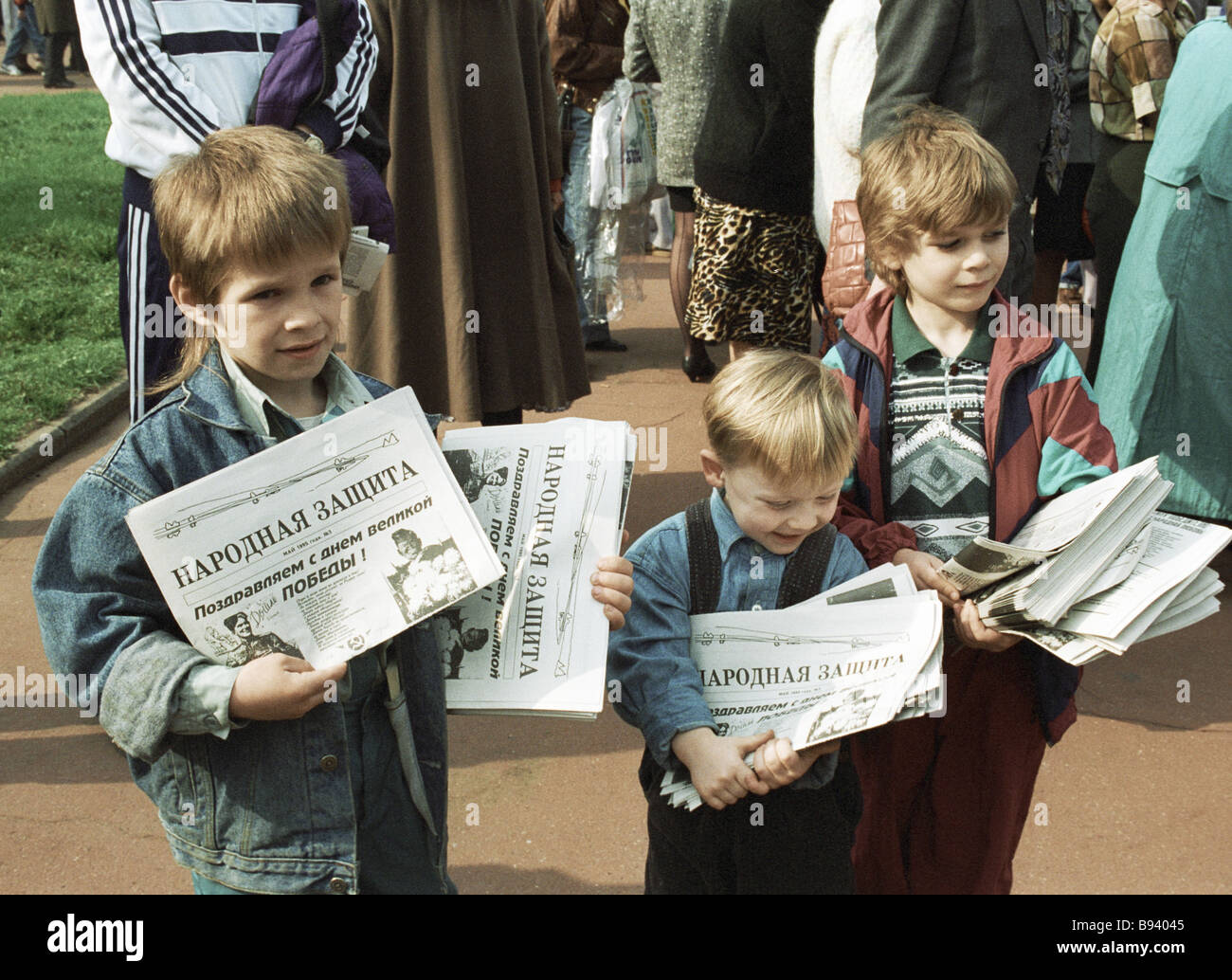 Children handing out newspapers with VE Day congratulations in the city ...