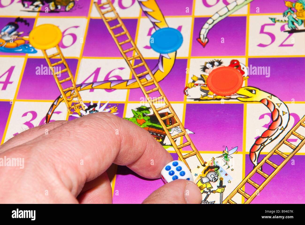 Snakes and ladders hi-res stock photography and images - Alamy