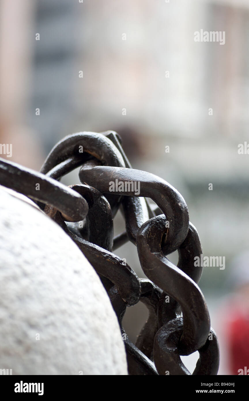 Bond cast hi-res stock photography and images - Alamy