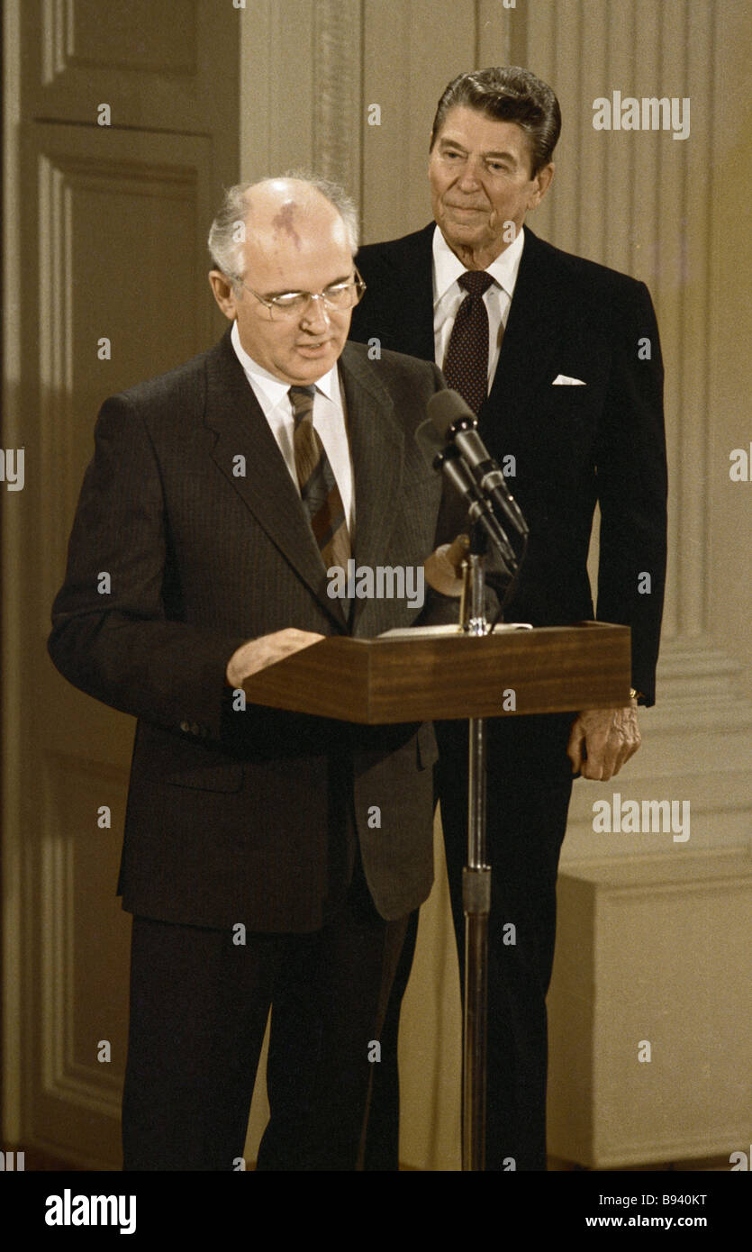 Mikhail Gorbachev Ronald Reagan Stock Photos & Mikhail Gorbachev Ronald ...