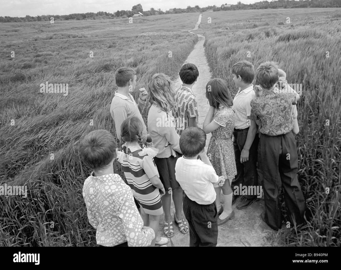 Children on the field road looking into the distance Stock Photo - Alamy