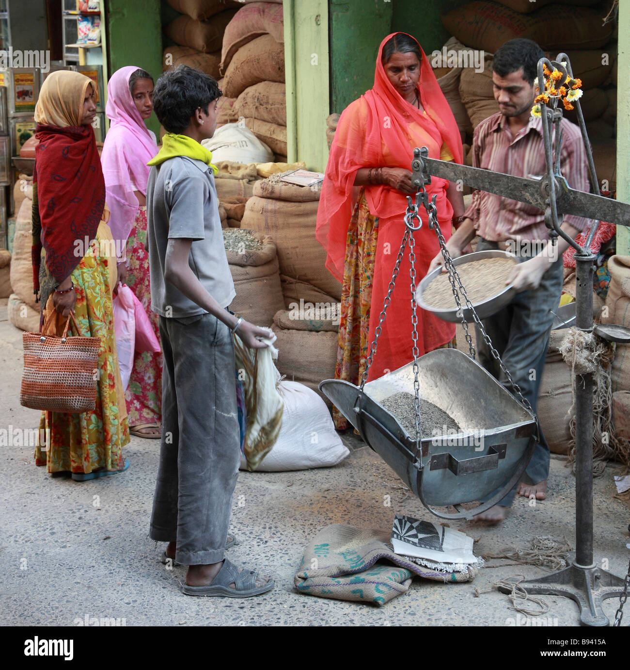 India Rajasthan Udaipur market people Stock Photo - Alamy