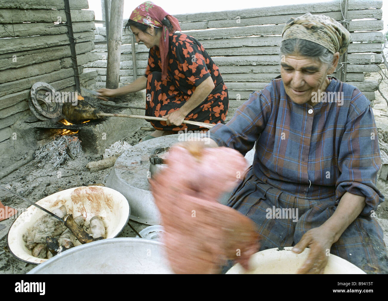 Women of the Verkhny Dzhalgan cooking wedding dinner Stock Photo - Alamy