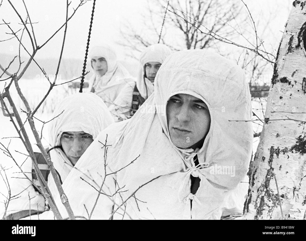 Paratroopers on a reconnaissance mission Stock Photo - Alamy