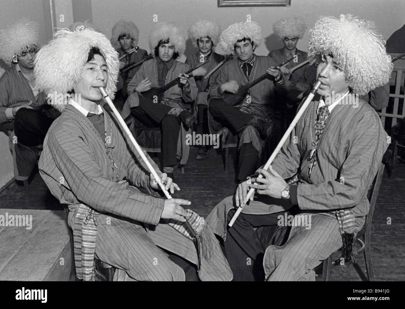 Turkmen musicians playing traditional instruments Stock Photo - Alamy