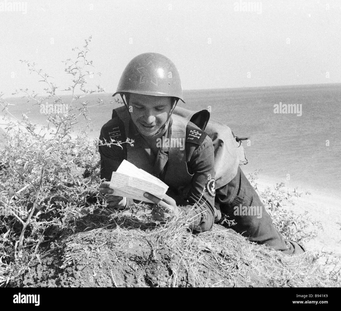 A soldier with a letter from home Stock Photo - Alamy