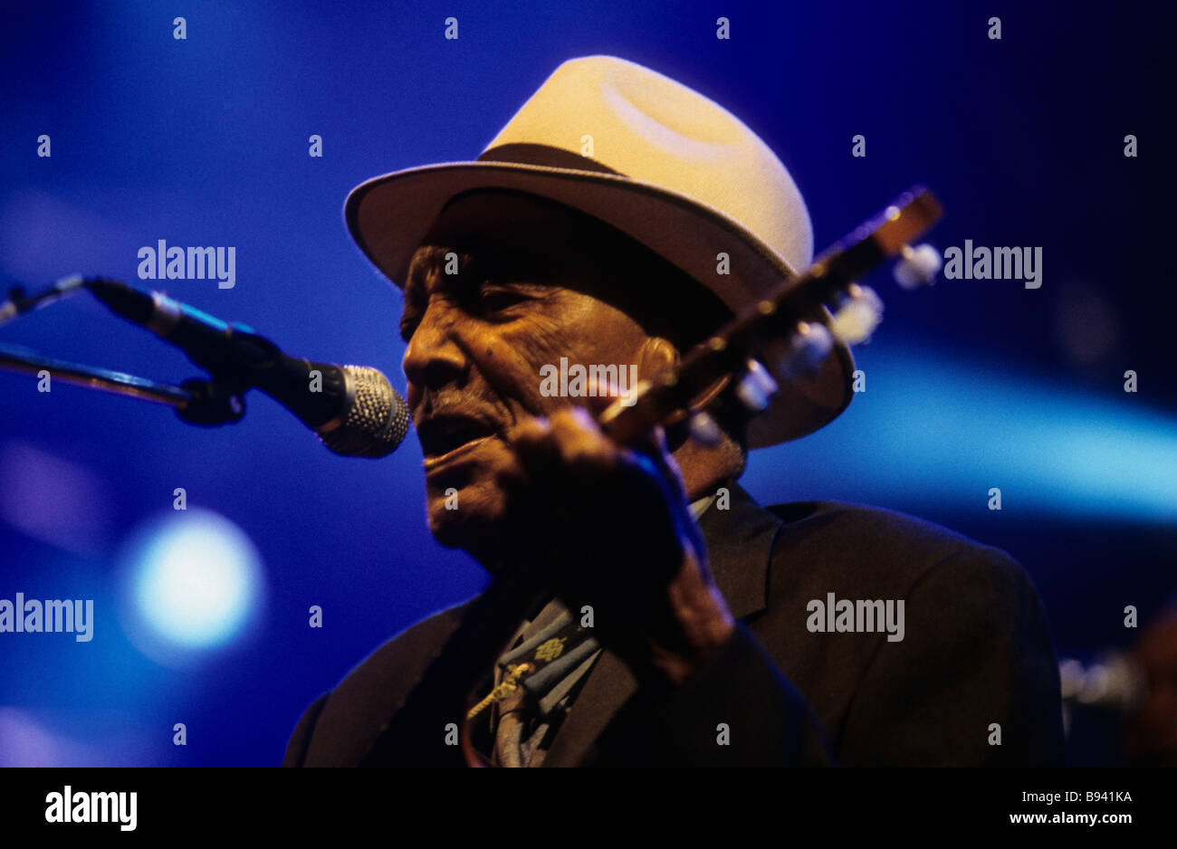 Il segundo hi-res stock photography and images - Alamy