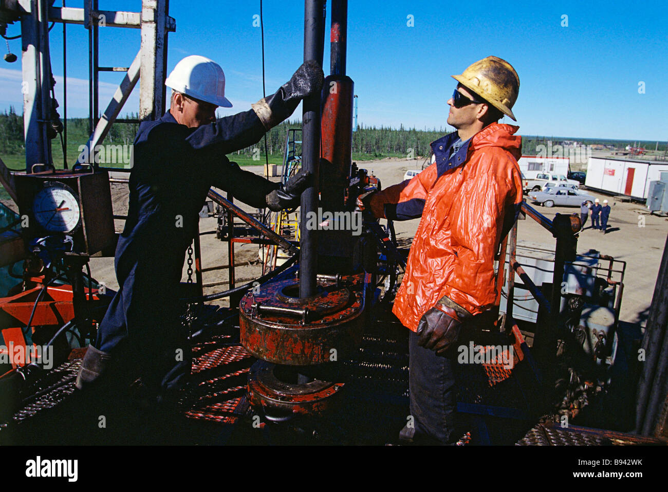 Oil derrick maintenance workers in the Komi Republic Stock Photo - Alamy