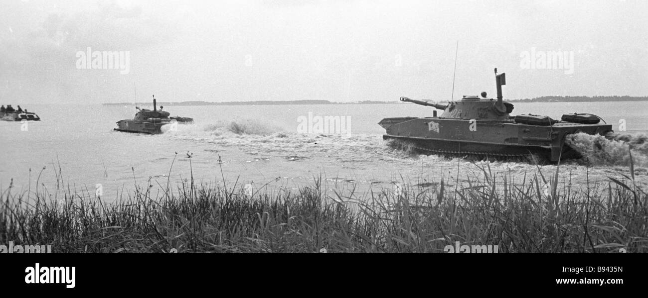 Tanks negotiating water obstacle during exercises Stock Photo - Alamy