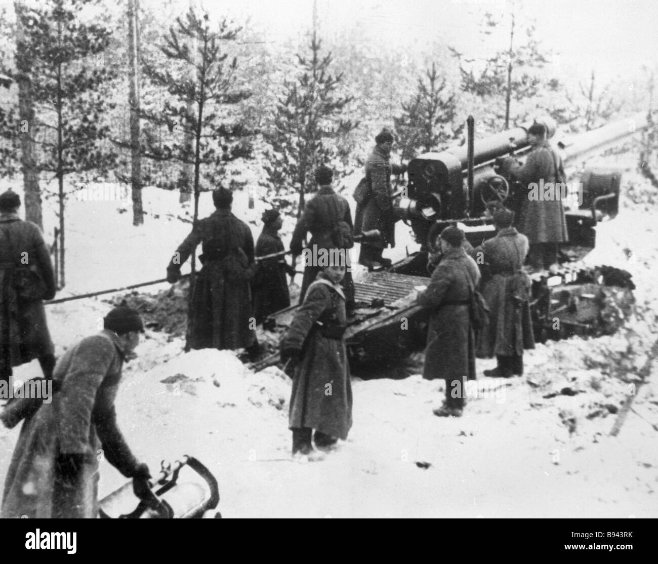 Red Army soldiers fire artillery system against Finnish fortifications ...