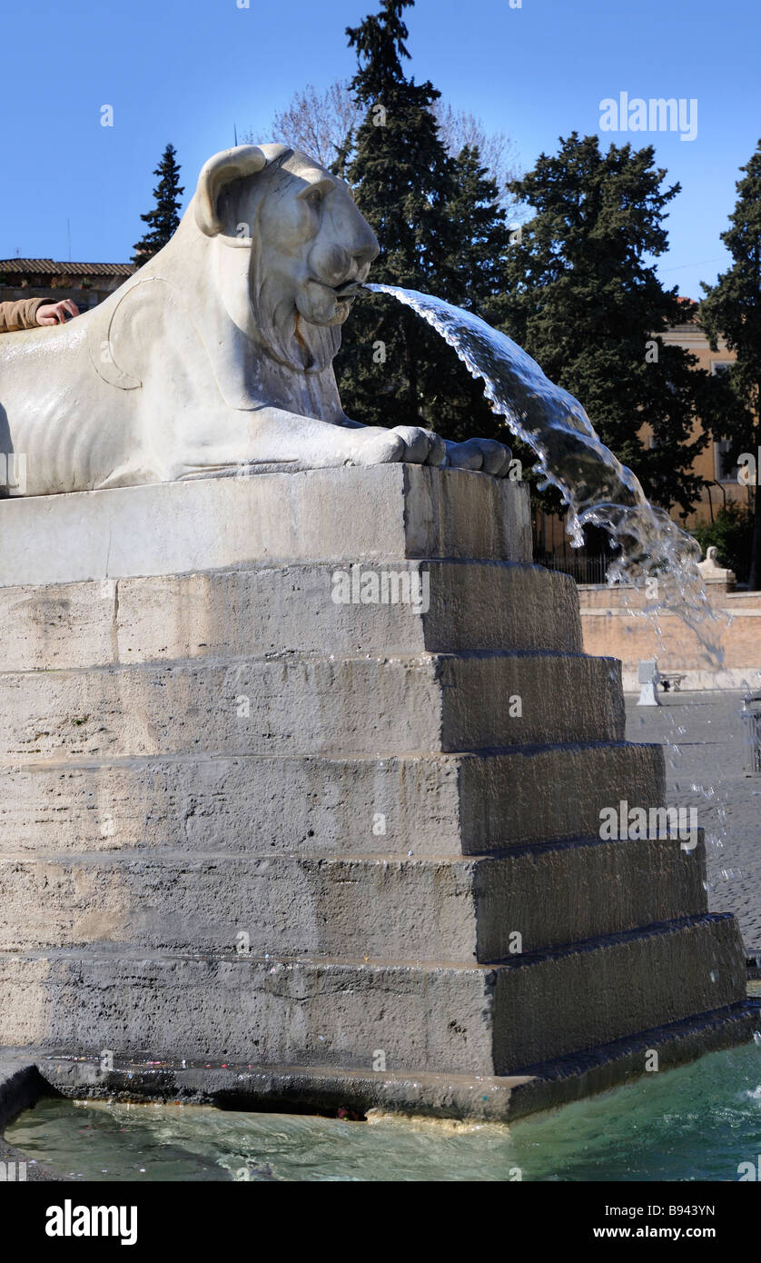Fountain pool pyramid hi-res stock photography and images - Alamy