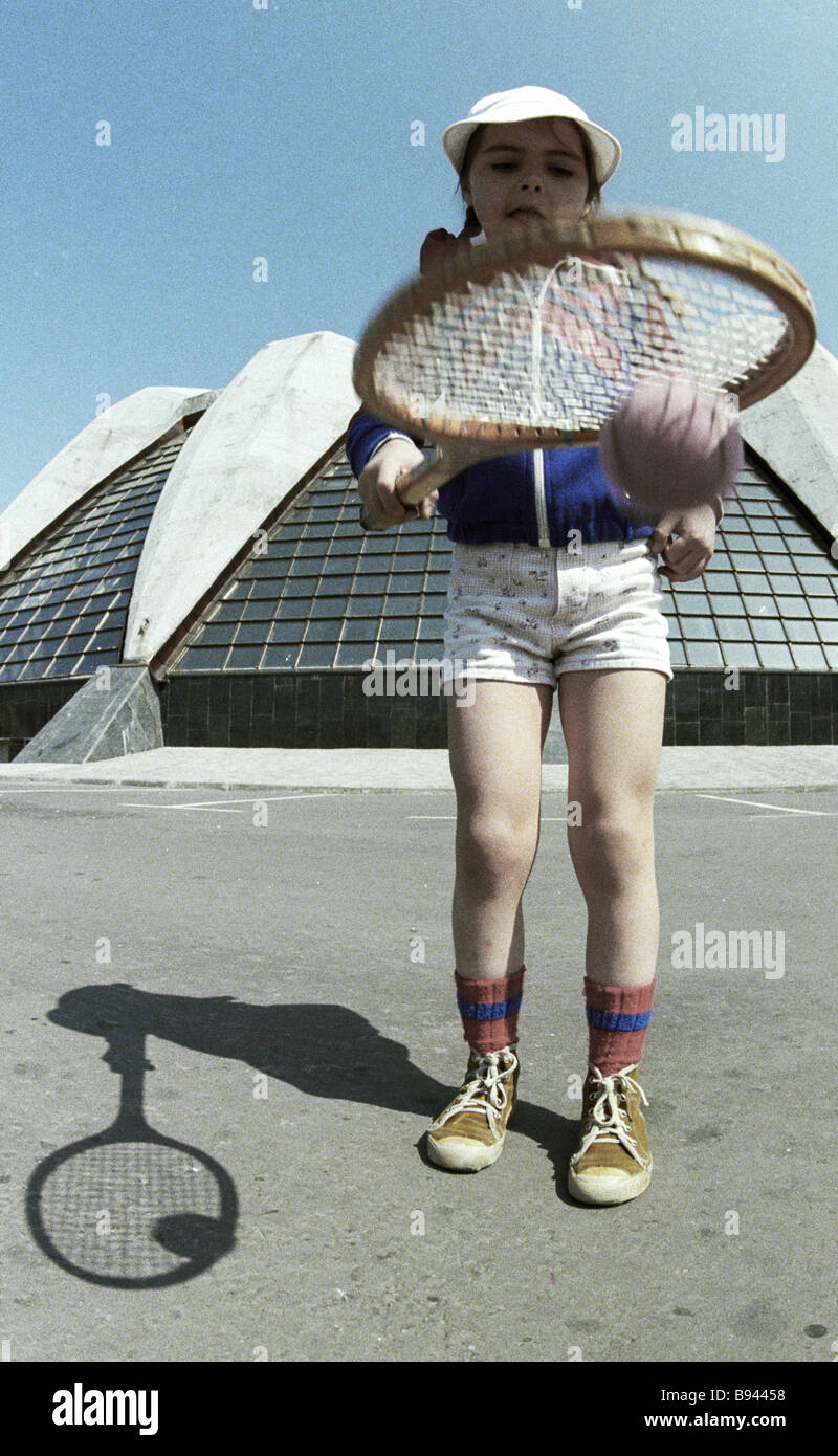 A girl tennis player training Stock Photo - Alamy