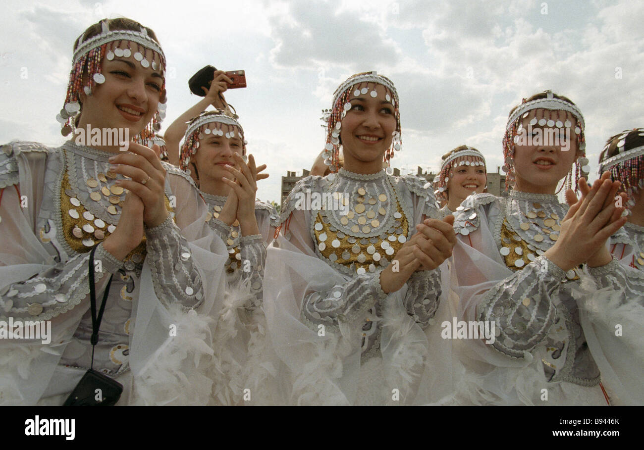 Bashkir girls in national dress Stock Photo - Alamy
