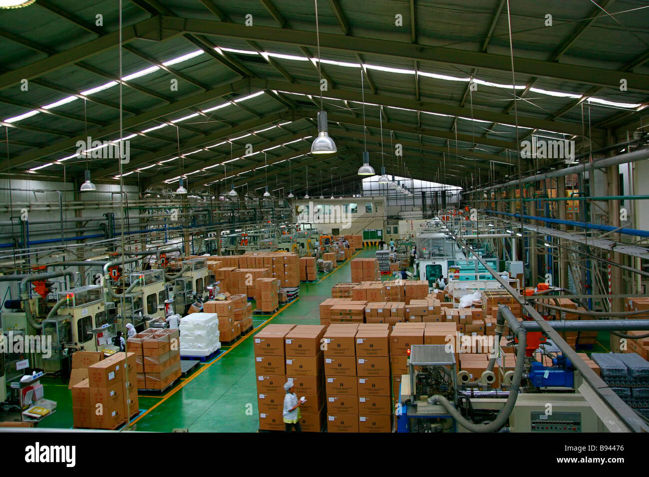 Worker moulding hi-res stock photography and images - Alamy