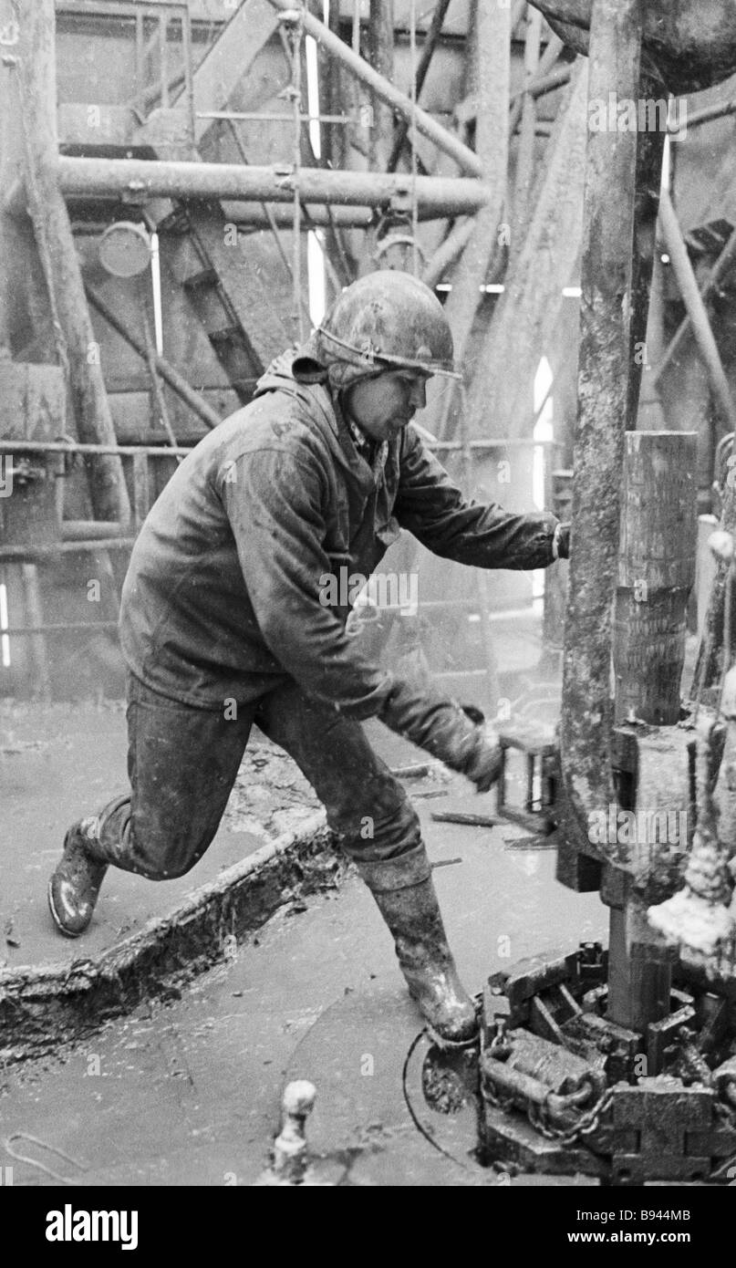 A worker on an oil rig Stock Photo - Alamy