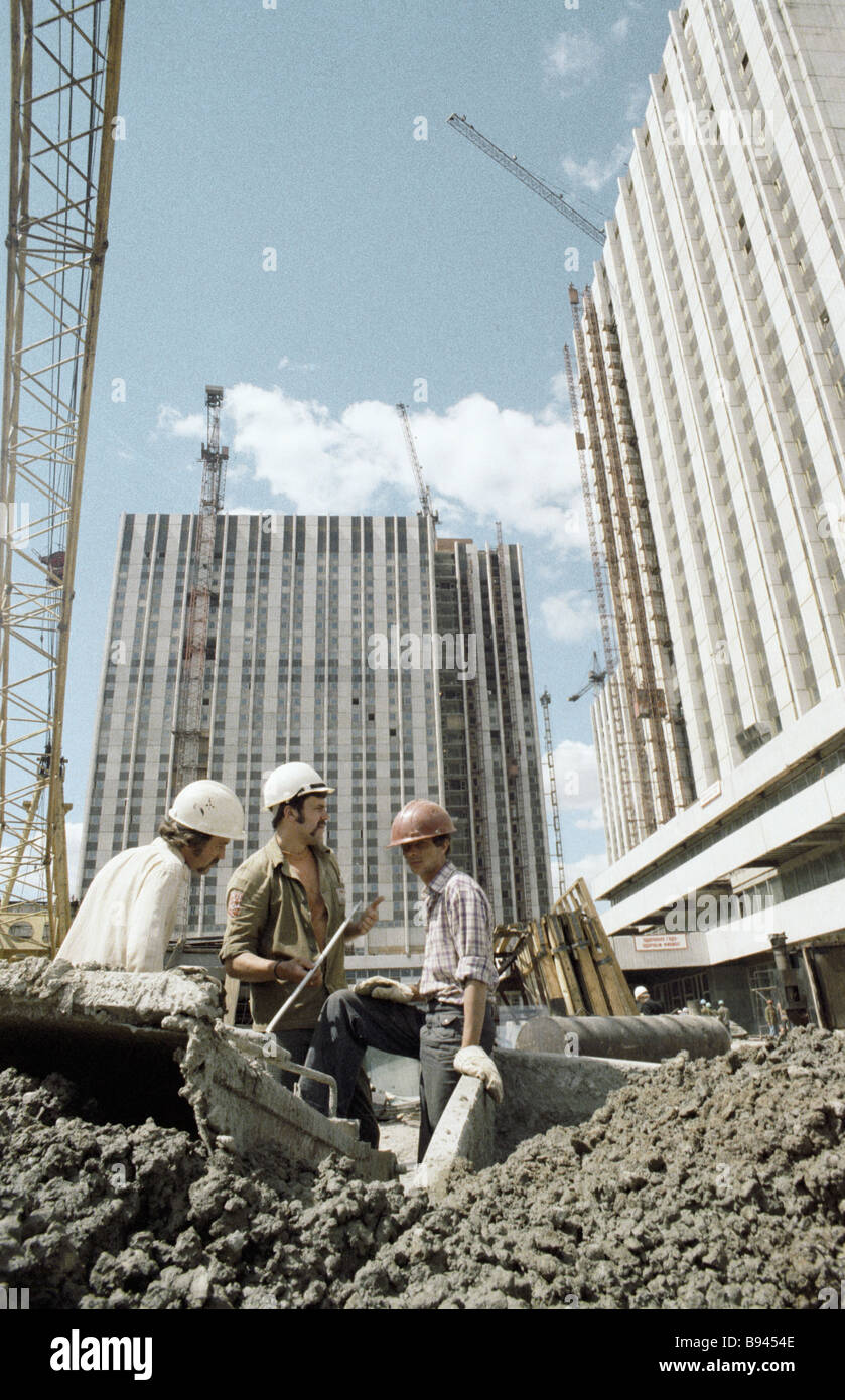 Putting up multi storey buildings Stock Photo - Alamy