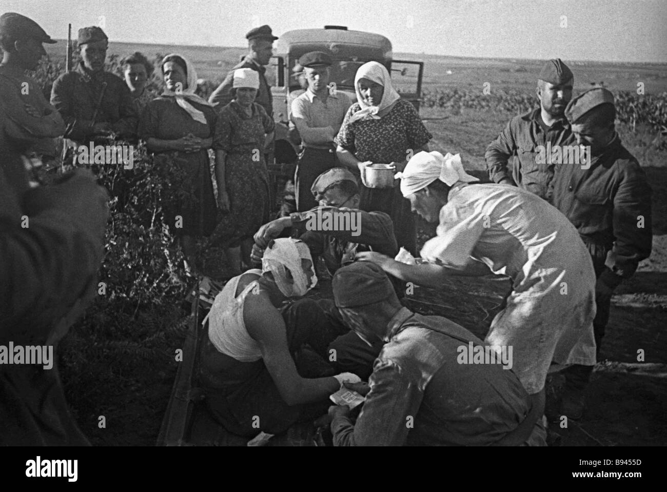 Great Patriotic War 1941 1945 June 22 1941 Nurses helping first wounded ...