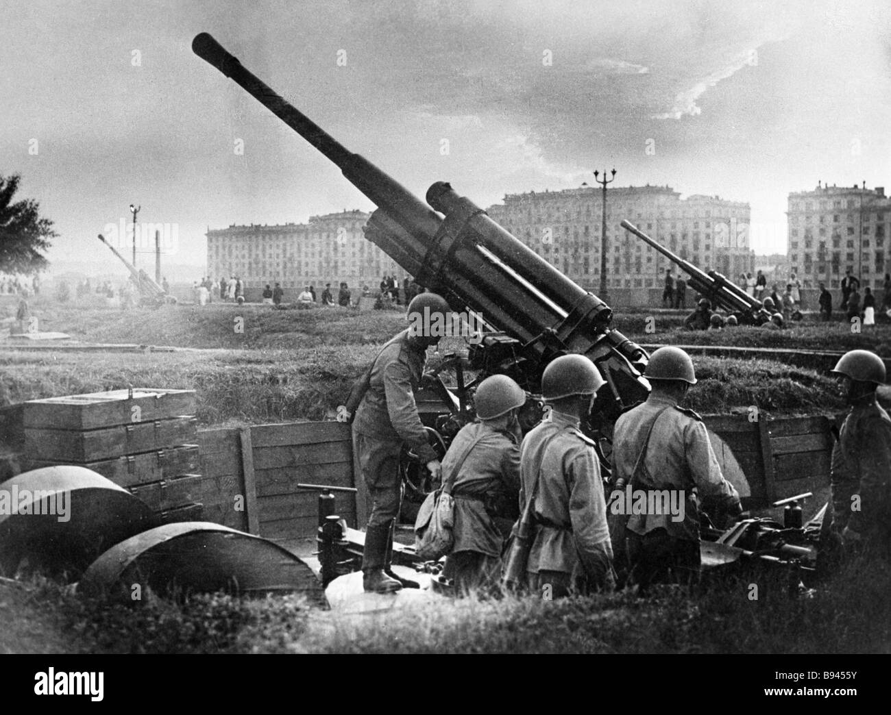 Defenders of Moscow during the WWII years getting in the Gorky Park AAA ...